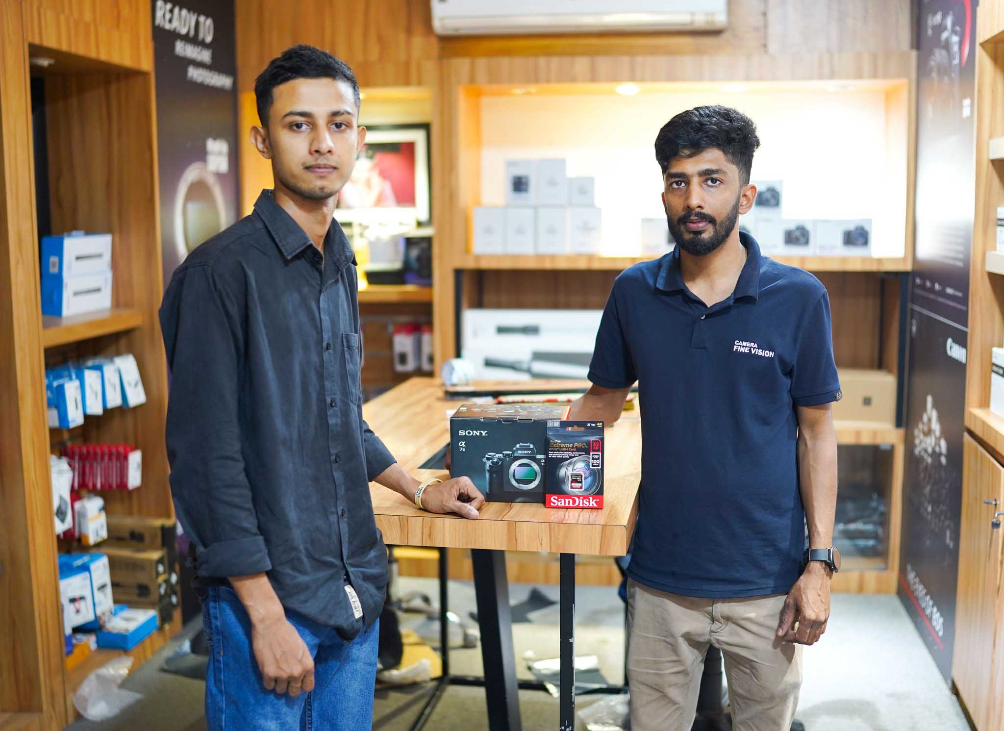 About Us - Camera Fine Vision